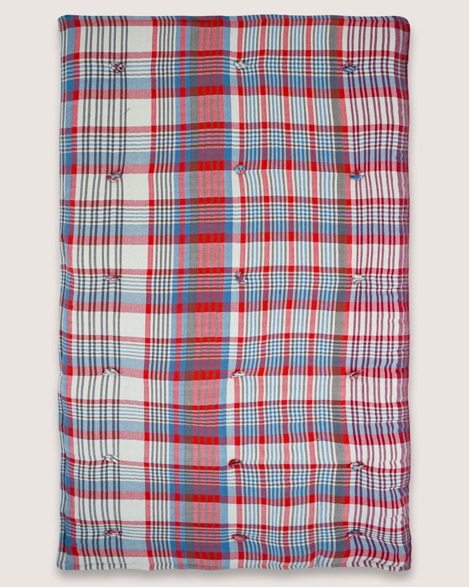 12 Blankets That Turn Comfort Into an Art Form