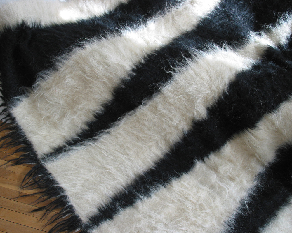 12 Blankets That Turn Comfort Into an Art Form